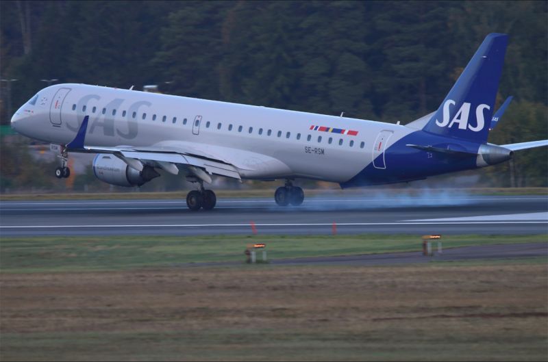Embraer 195 Non Type Rated First Officers SAS Scandinavian Airlines ...